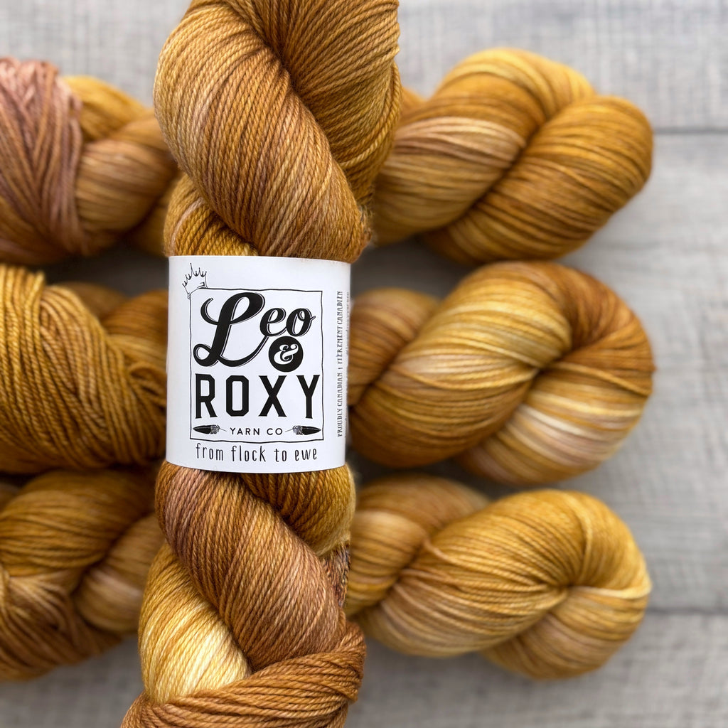 Leo and Roxy | 80/20 sock | Eggshell collection – baaadrabbitfa